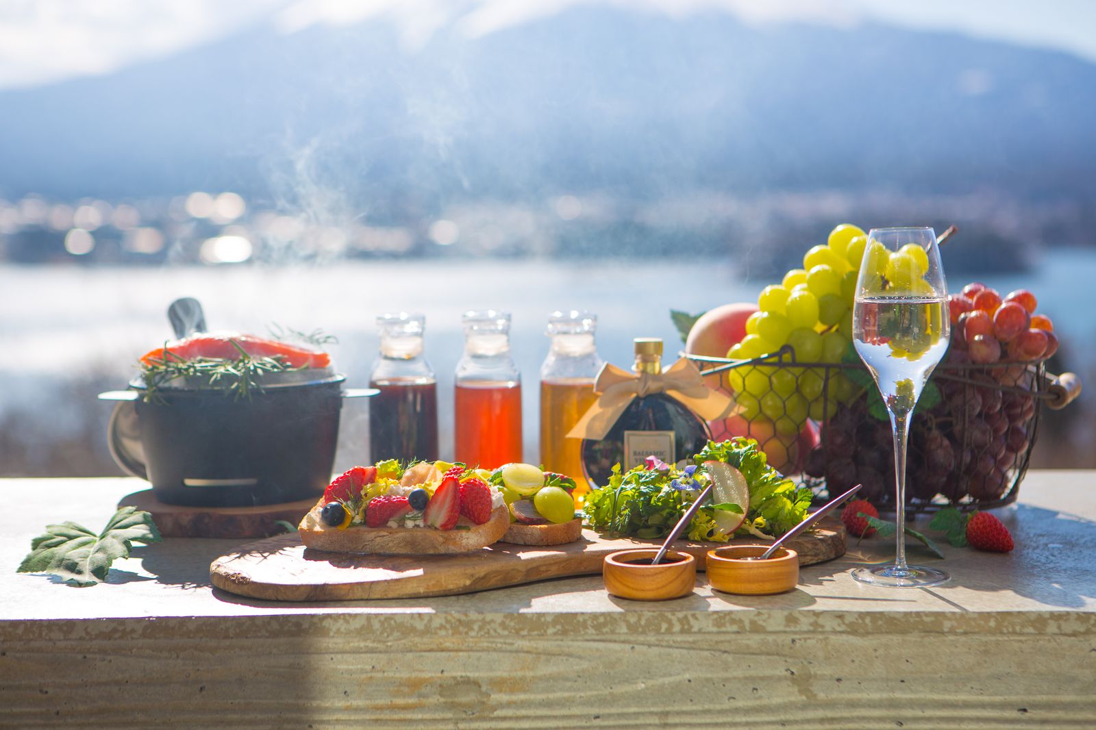 絶景を望むテラスでフルーツの魅力を満喫。「星のや富士」にて「グランピングフルーツ朝食」提供開始 | RETRIP[リトリップ]