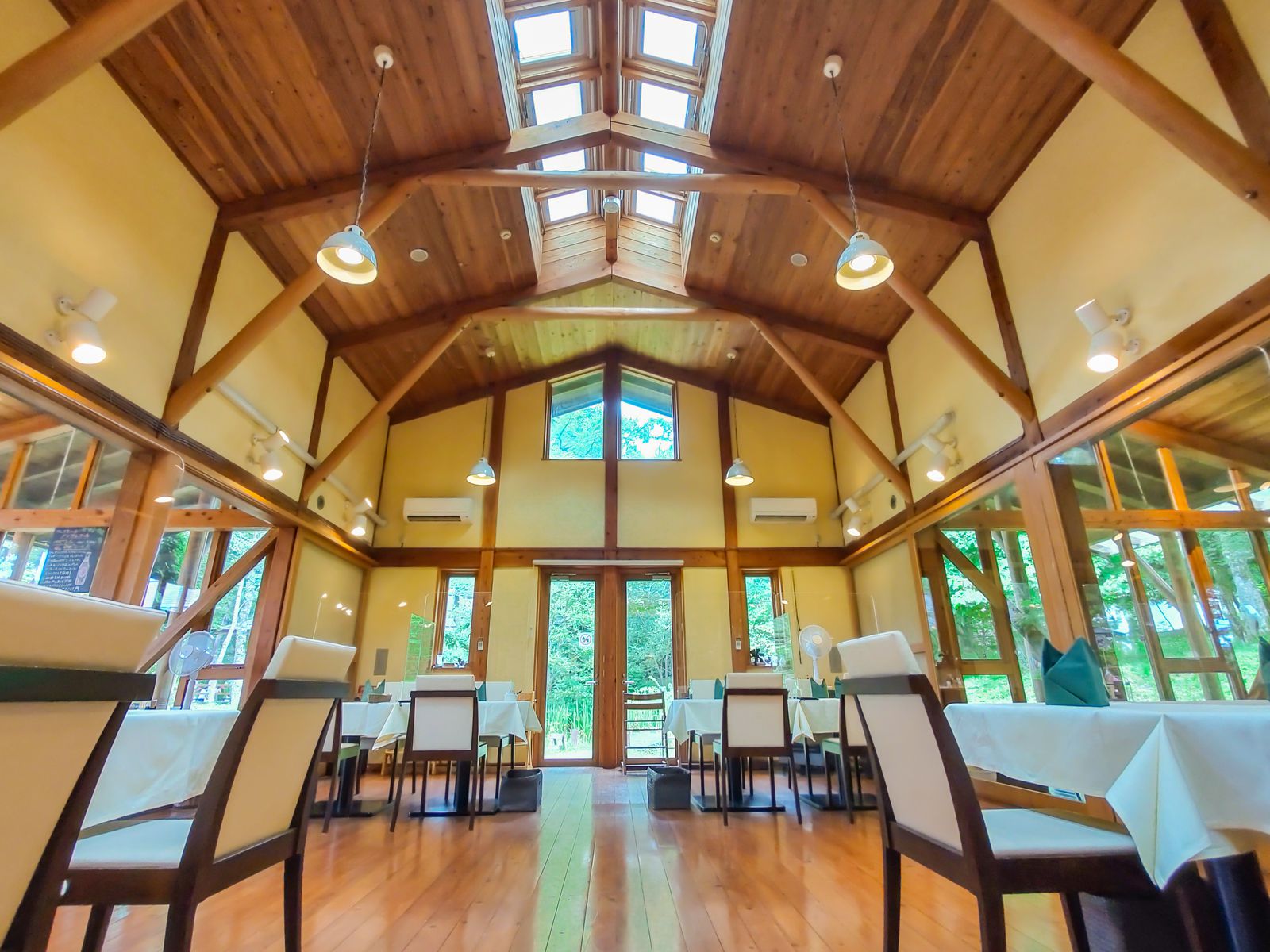 "キレイ"な空気でリフレッシュ♡「PICA山中湖」が秋旅に最高なワケ【体験レポ】 | RETRIP[リトリップ]