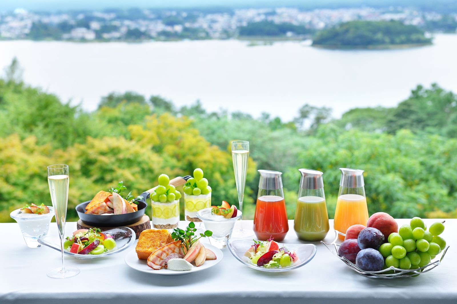 【終了】絶景テラスで、山梨の三大フルーツを堪能できる朝食を。「星のや富士」にて、「グランピングフルーツ朝食」今年も提供 | RETRIP[リトリップ]